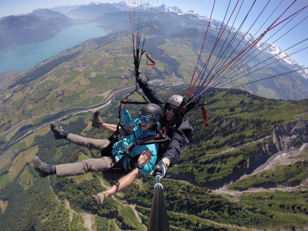 Tandem Gleitschirmflug Niesen mit Litauen an Bord | Gleitschirmschule ...