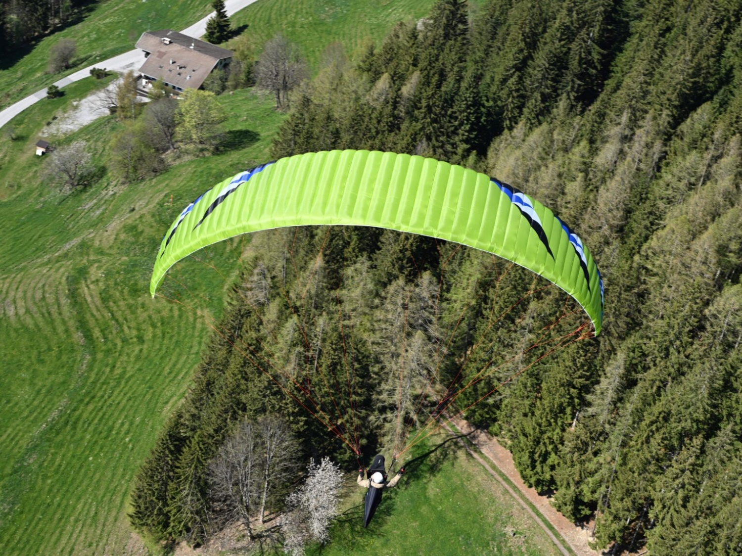 Phi Beat 2 EN-B | Gleitschirmschule Thun, Bern, Interlaken